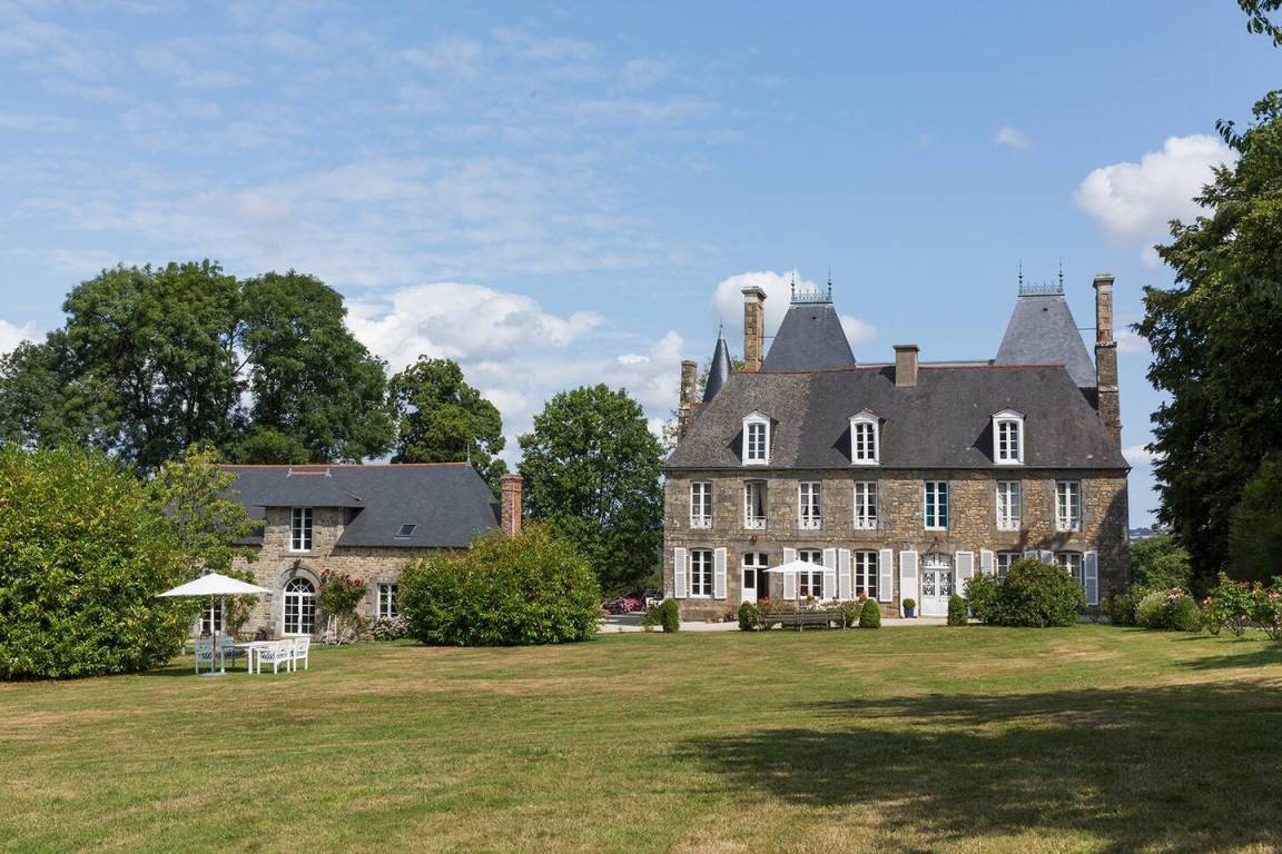 600 M² Maison De Vacances ∙ 7 Chambres ∙ 14 Personnes - Combourg