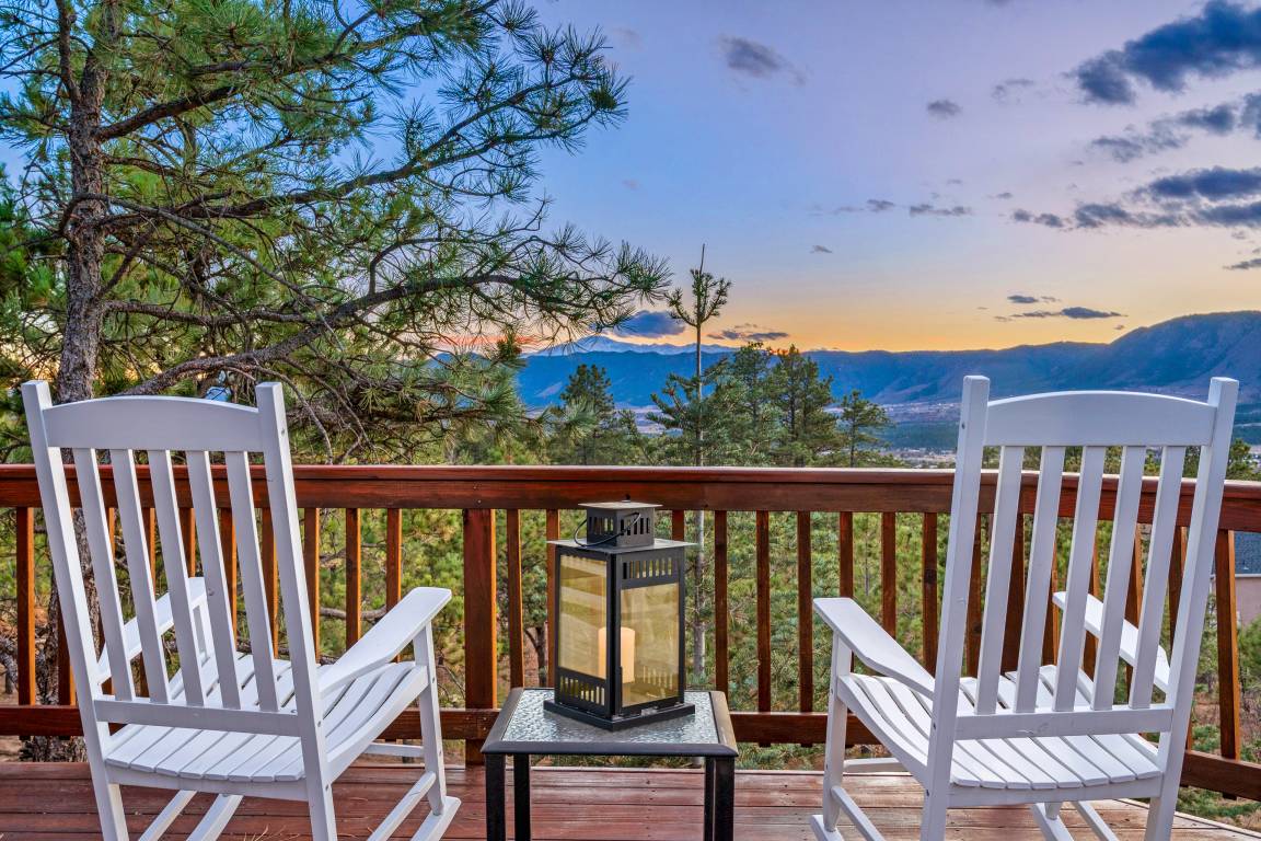 434 M² House ∙ 4 Bedrooms ∙ 8 Guests - Monument Lake, Monument