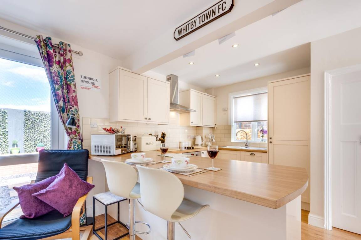 코티지 (자연 속의 작은 별장) ∙ 침실 3개 ∙ 게스트 5명 - 휘트비