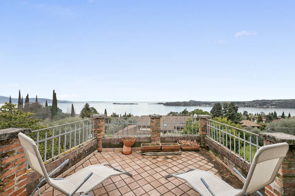 400 M² House ∙ 2 Bedrooms ∙ 6 Guests - Gardone Riviera