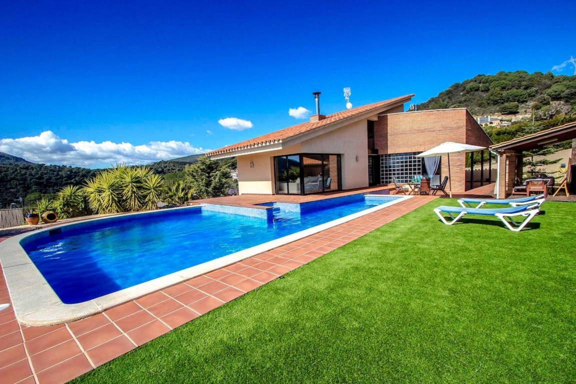 400 M² Villa ∙ 4 Habitaciones ∙ 8 Huéspedes - Caldes de Montbui