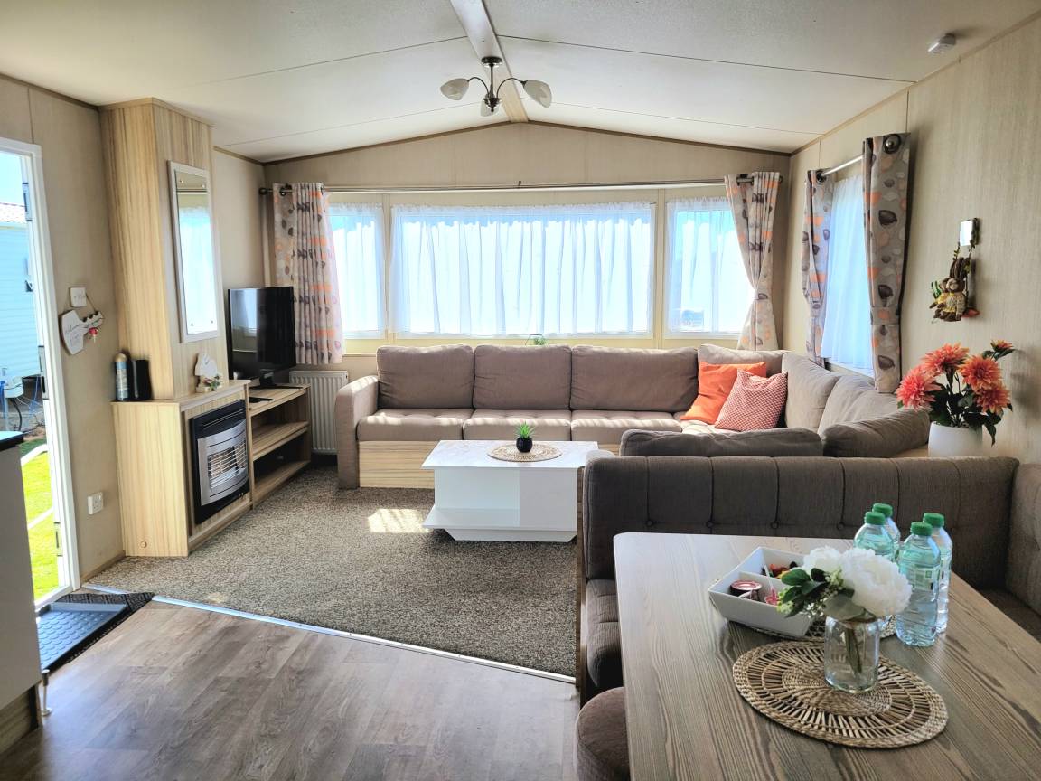 90 M² Cabin ∙ 3 Bedrooms ∙ 8 Guests - Clacton-on-Sea