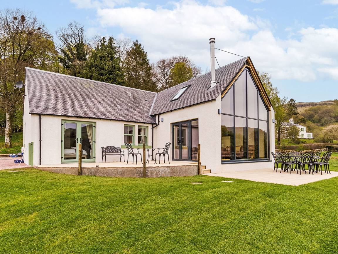122 M² House ∙ 4 Bedrooms ∙ 8 Guests - Loch Doon