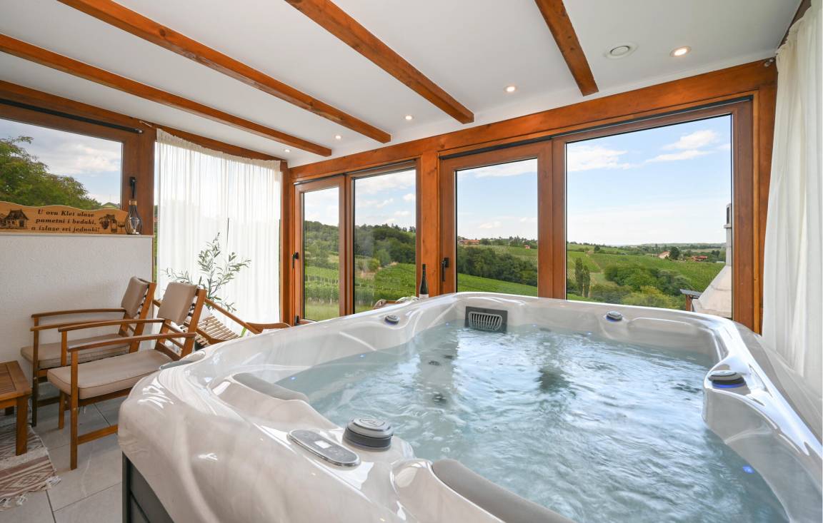 85 M² Ferienhaus ∙ 2 Schlafzimmer ∙ 4 Gäste - Lendava