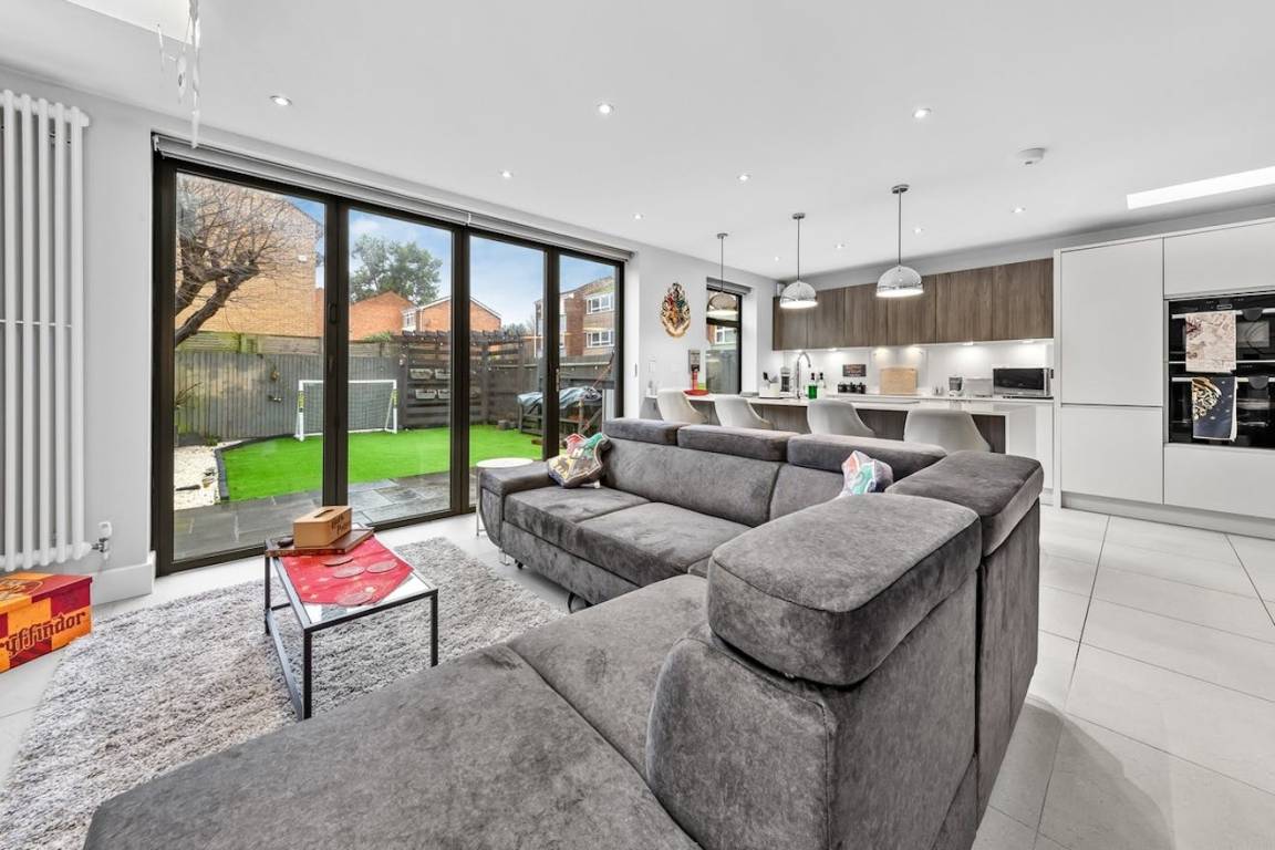 118 M² Maison De Vacances ∙ 4 Chambres ∙ 8 Personnes - Watford