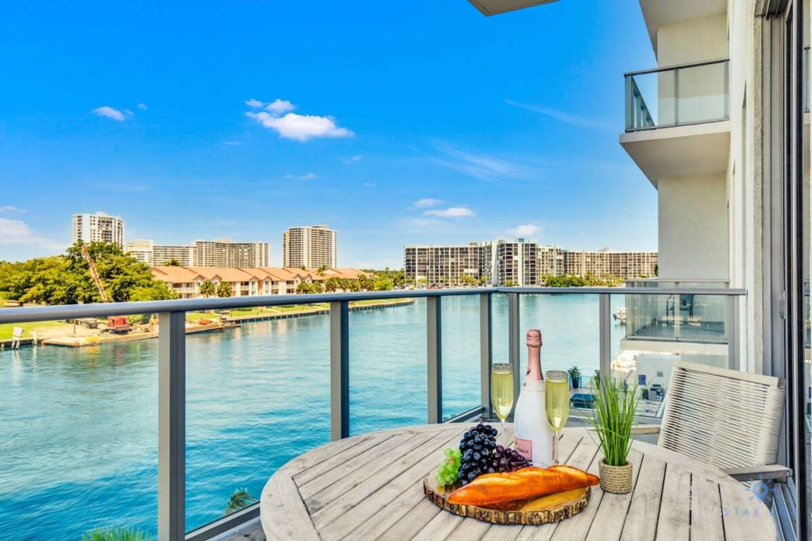 Apartment ∙ 3 Bedrooms ∙ 8 Guests - Hollywood, FL