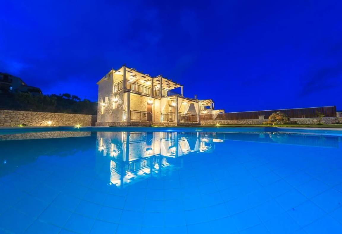 180 M² Villa ∙ 3 Bedrooms ∙ 7 Guests - Zakynthos