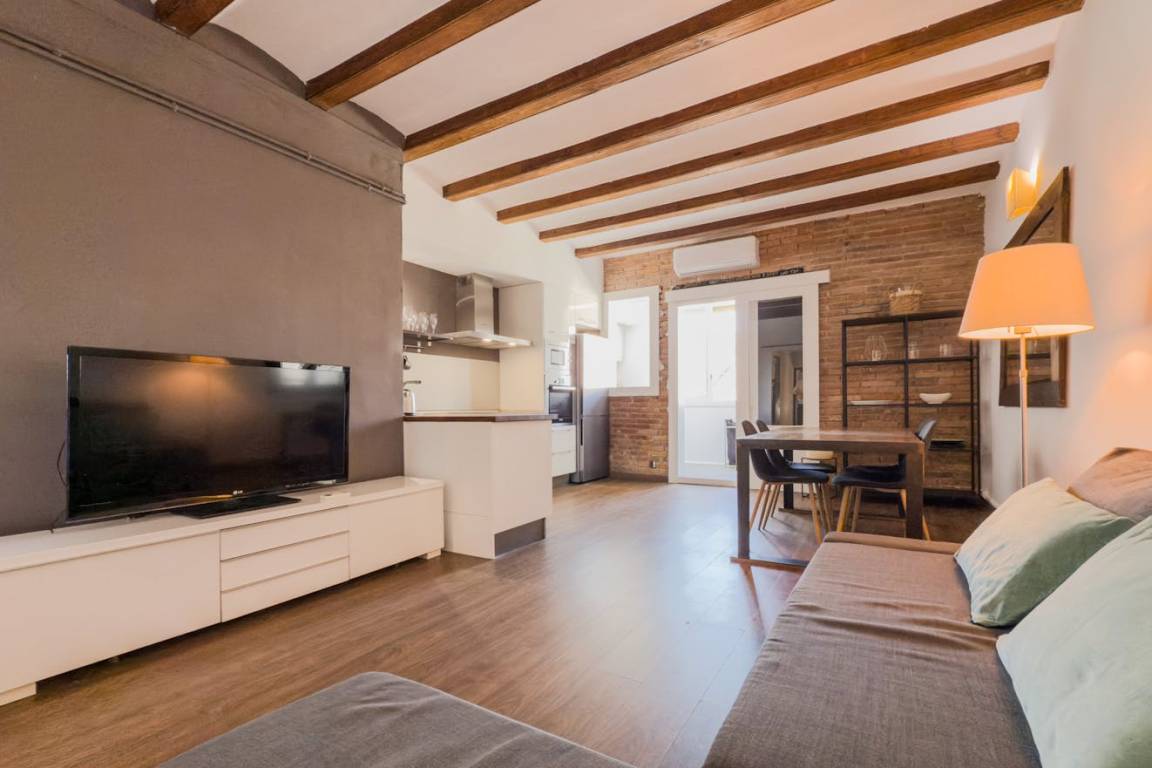 78 M² House ∙ 1 Bedroom ∙ 2 Guests - Badalona