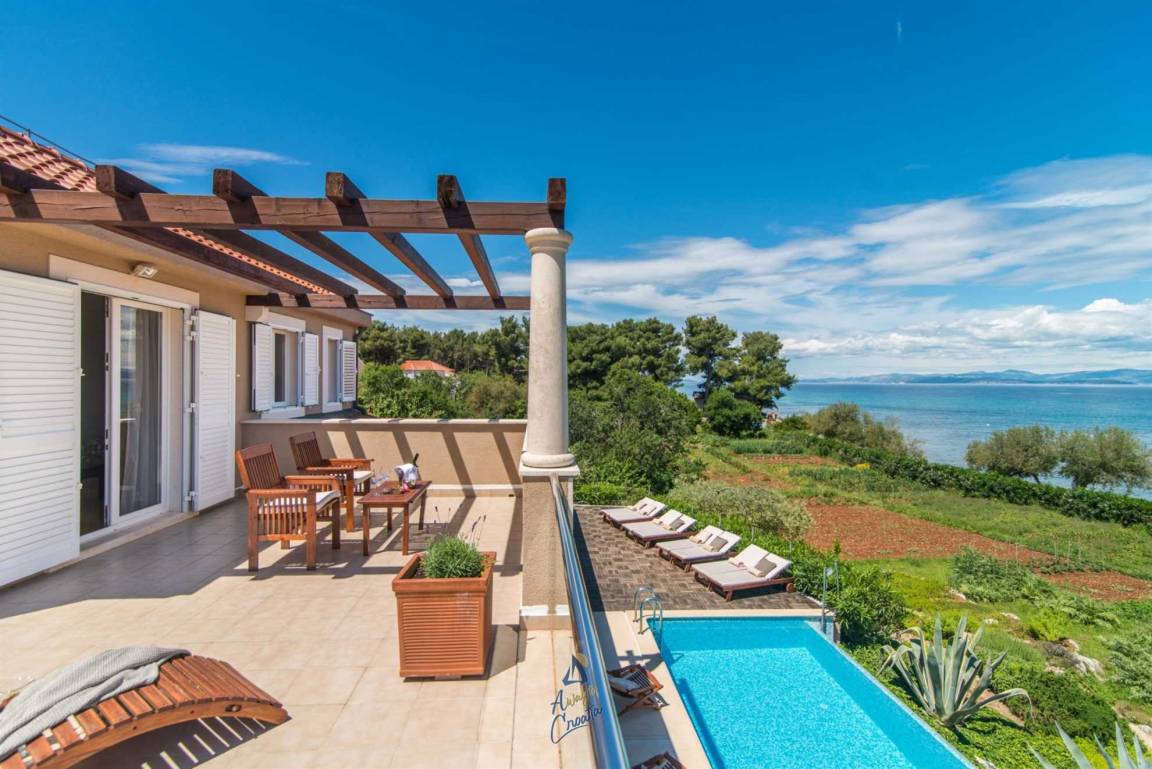 320 M² Villa ∙ 6 Chambres ∙ 14 Personnes - Milna