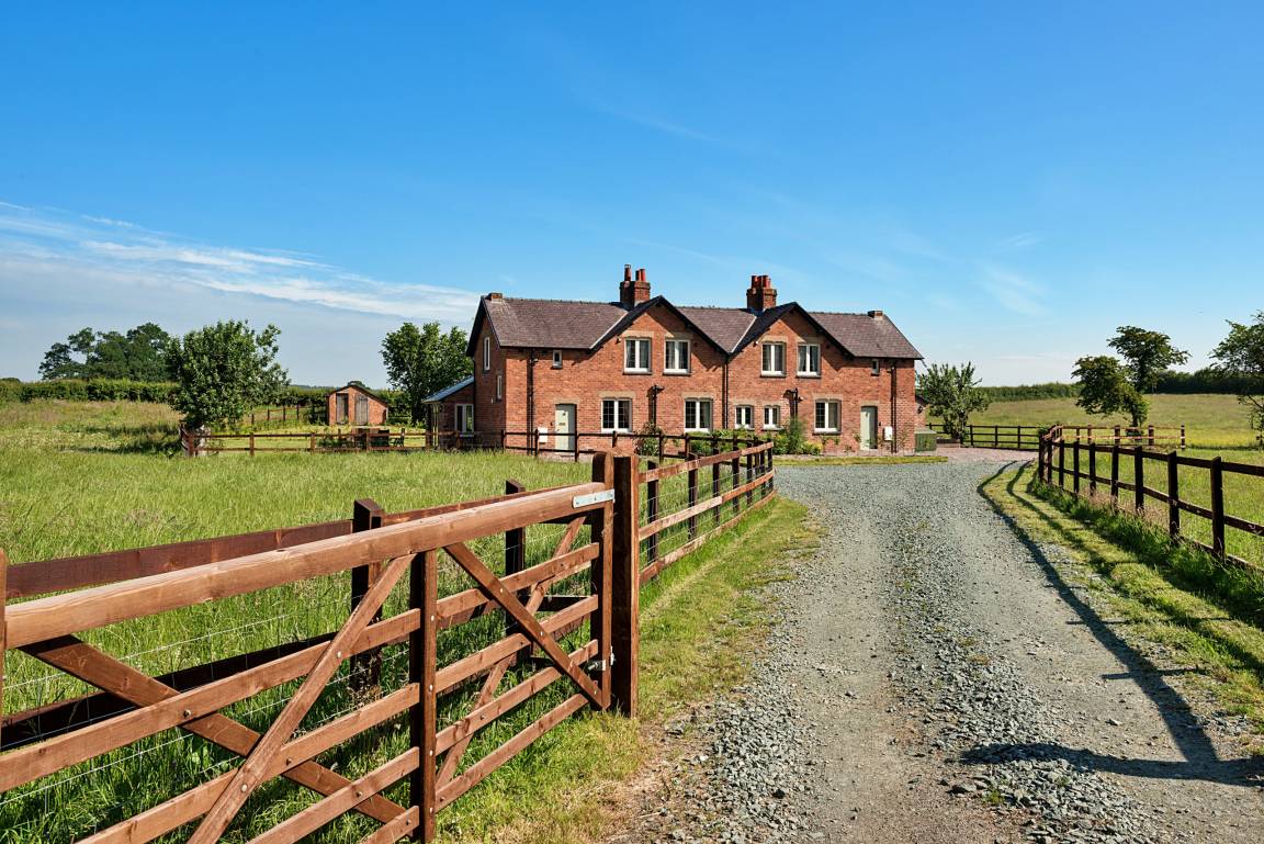 280 M² Cottage ∙ 7 Bedrooms ∙ 16 Guests - Westbury, UK