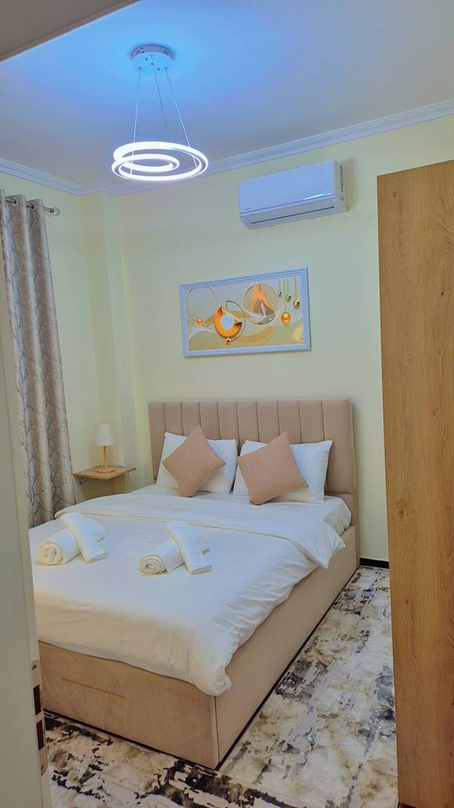 100 M² Apartment ∙ 2 Bedrooms ∙ 4 Guests - Durrës