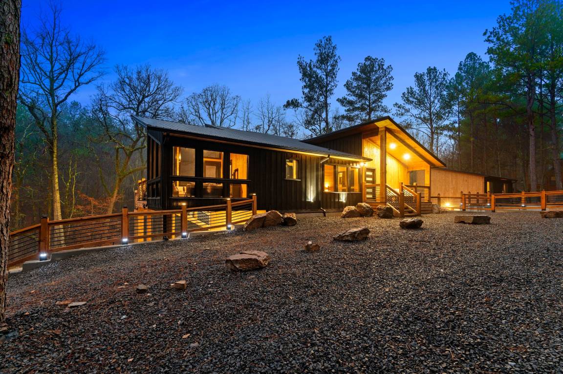 Cabin ∙ 3 Bedrooms ∙ 8 Guests - Mississippi