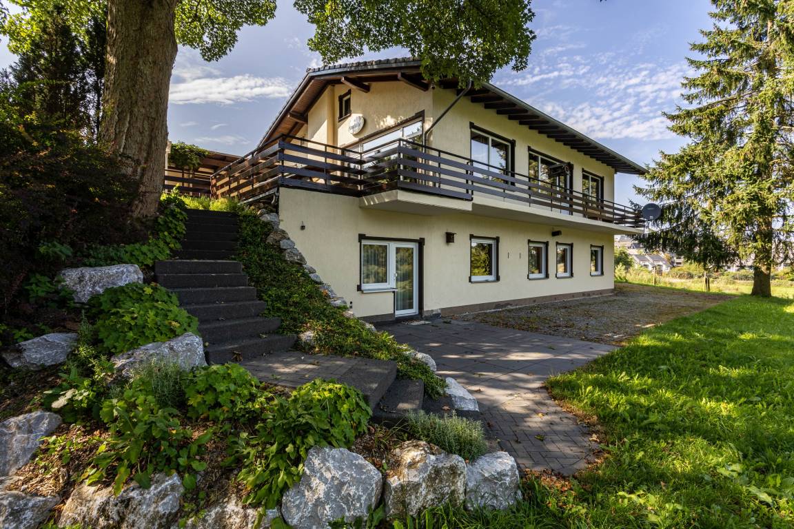 270 M² Huis ∙ 4 Slaapkamers ∙ 12 Gasten - Medebach
