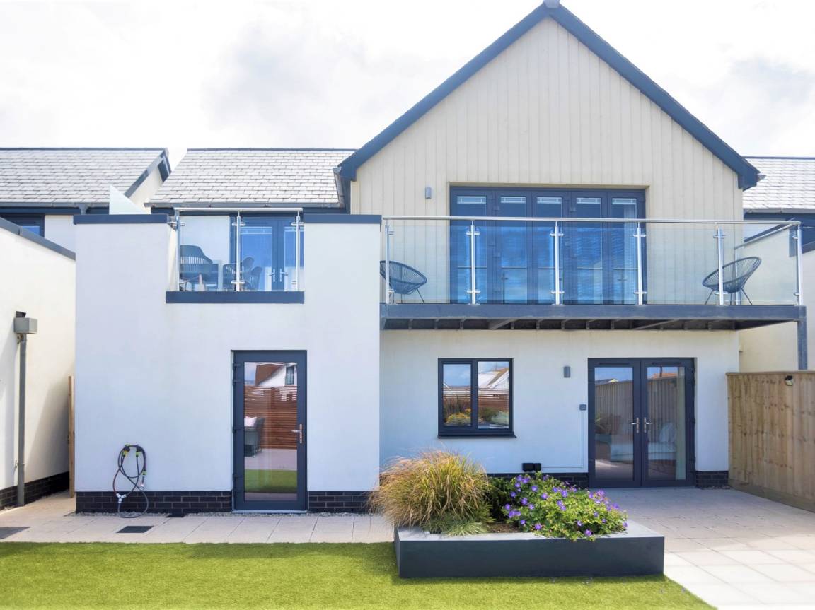 Cottage ∙ 4 Bedrooms ∙ 8 Guests - Westward Ho!