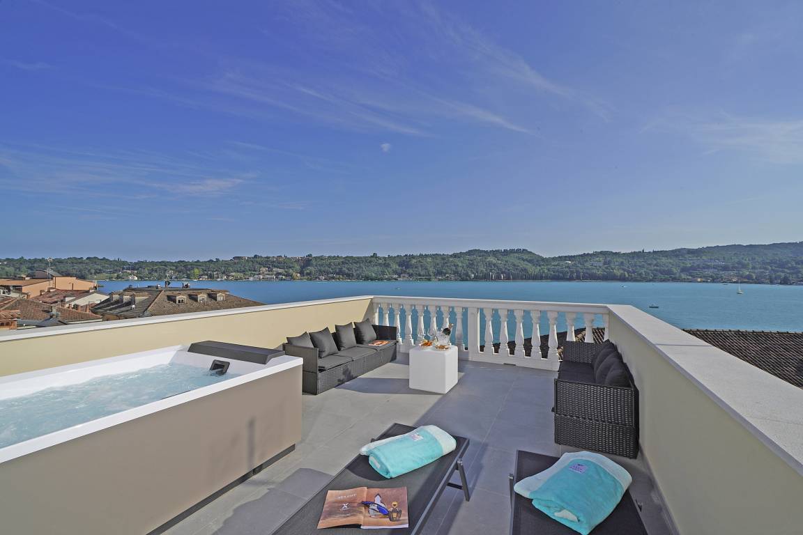 180 M² Apartment ∙ 3 Bedrooms ∙ 6 Guests - Salò