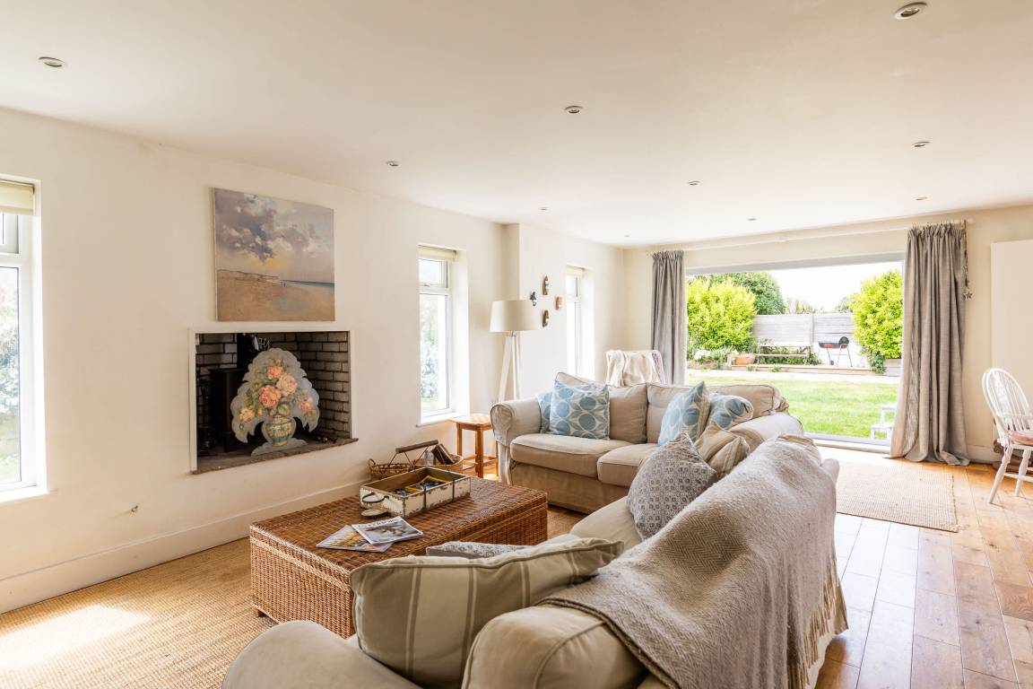 House ∙ 5 Bedrooms ∙ 8 Guests - Bracklesham Bay