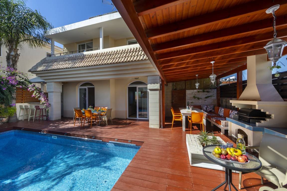 110 M² Villa ∙ 2 Bedrooms ∙ 5 Guests - Northern Cyprus