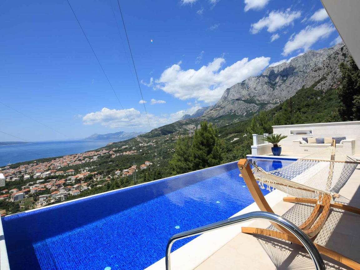 120 M² Villa ∙ 4 Bedrooms ∙ 6 Guests - Makarska