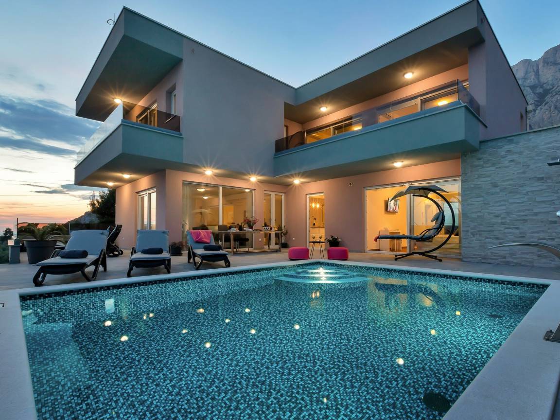 513 M² House ∙ 6 Bedrooms ∙ 10 Guests