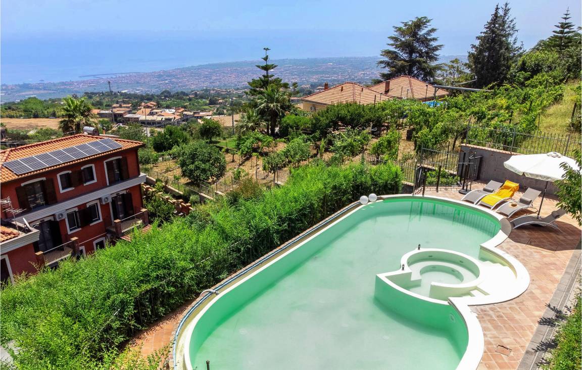 300 M² Casa ∙ 6 Camere Da Letto ∙ 18 Ospiti - Giarre