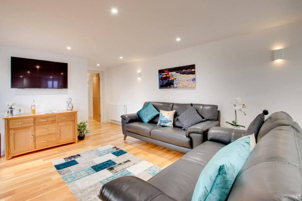 Apartment ∙ 2 Bedrooms ∙ 4 Guests - Dartmouth