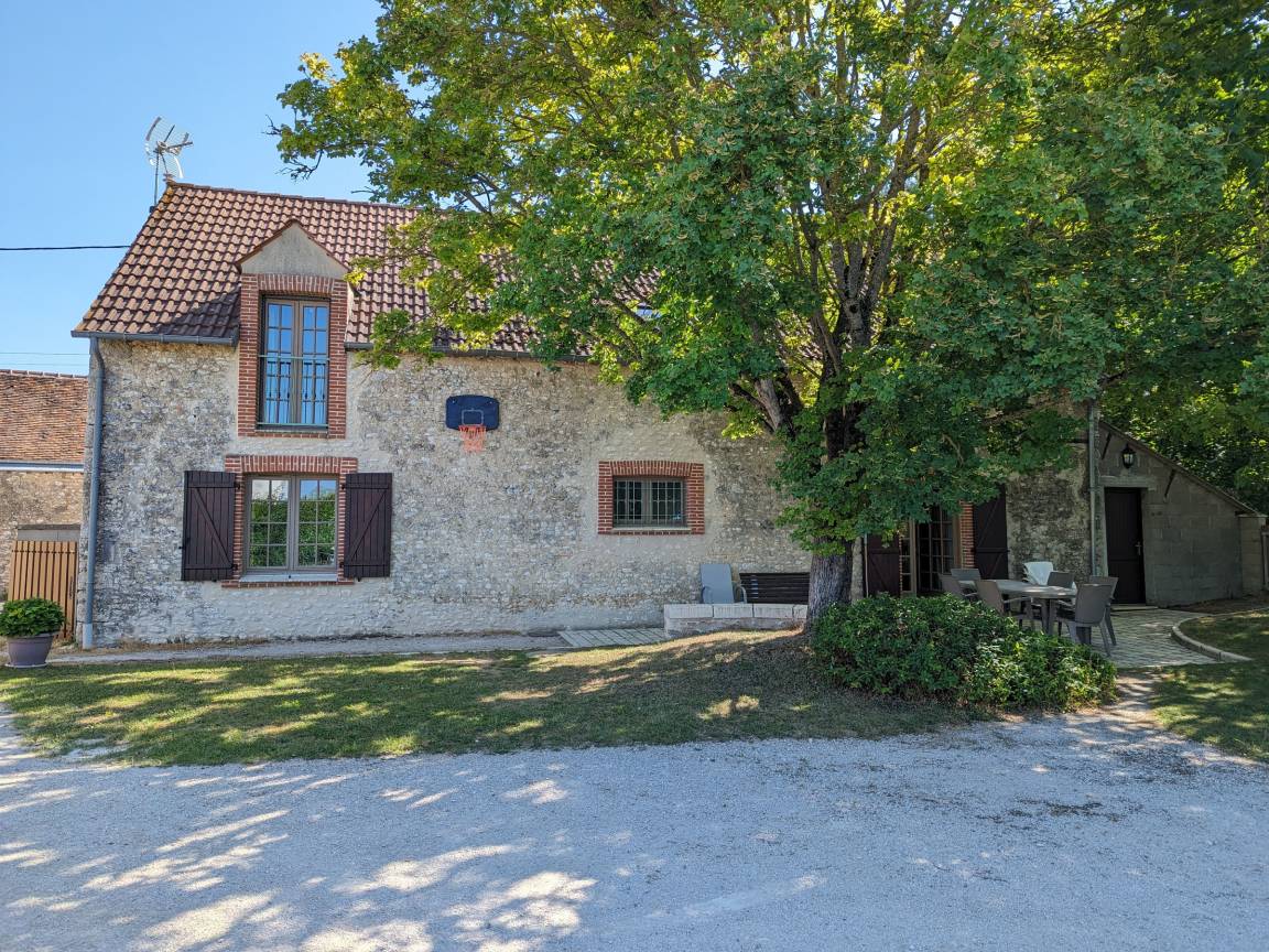 120 M² Cottage ∙ 4 Chambres ∙ 8 Personnes - Montargis