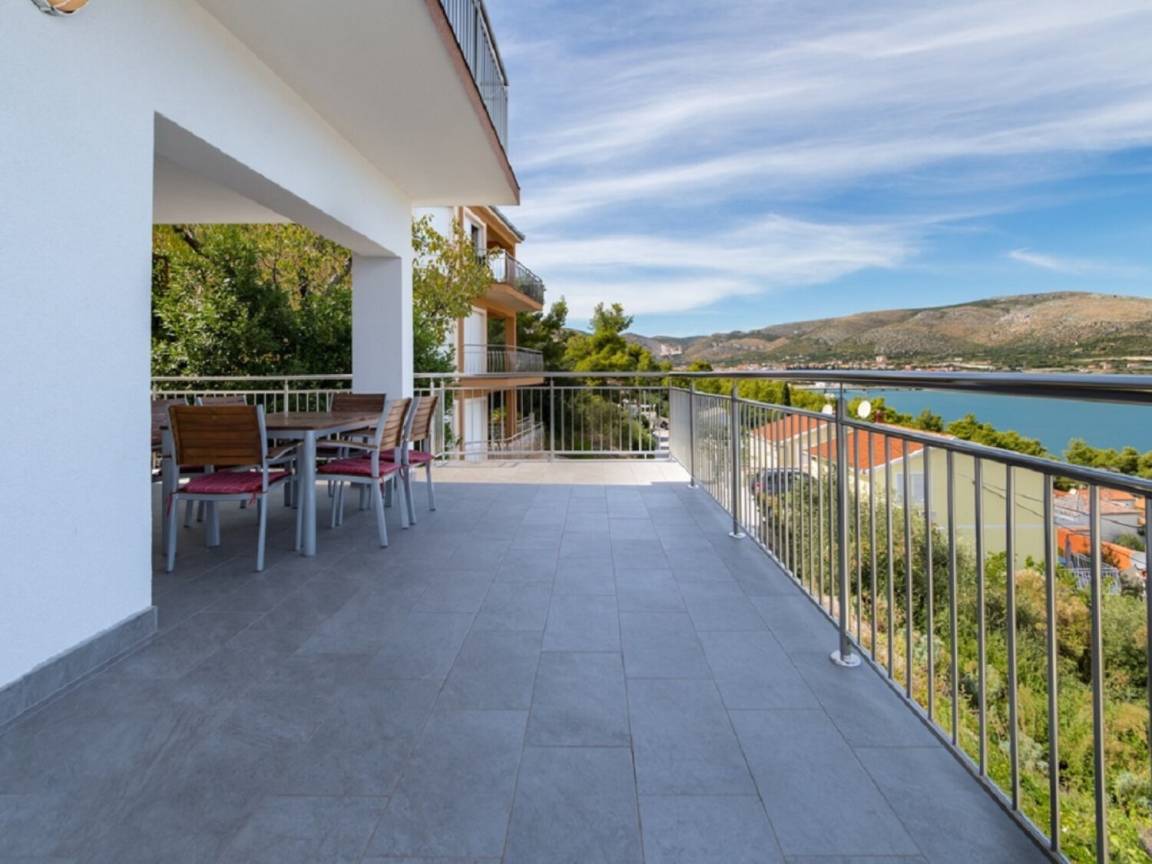 64 M² Apartment ∙ 2 Bedrooms ∙ 6 Guests - Trogir
