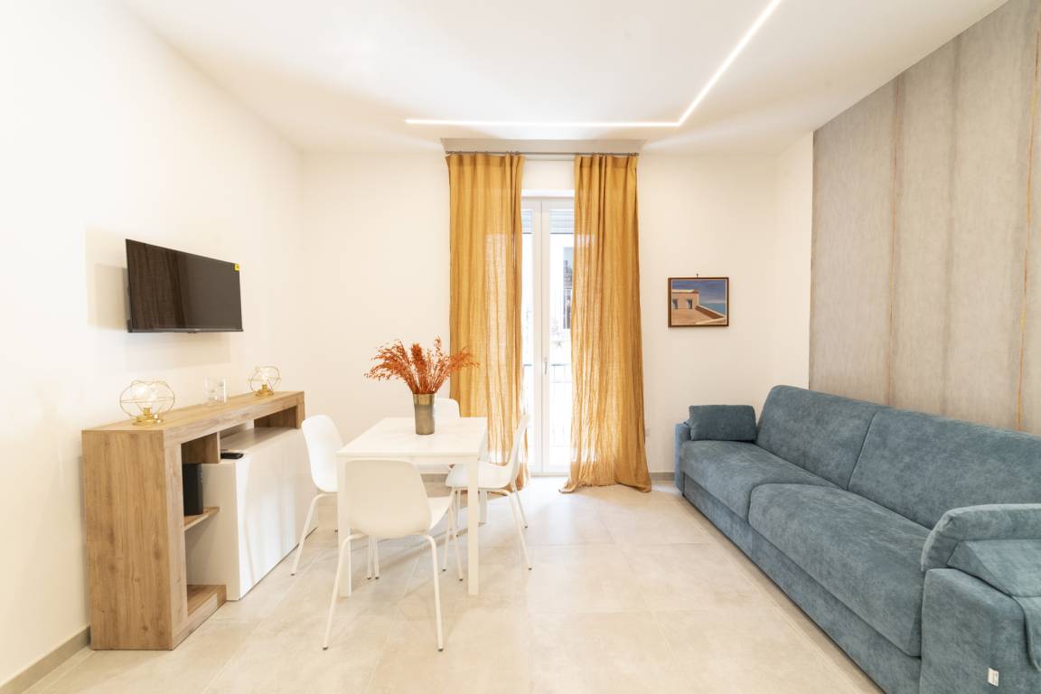 60 M² Huoneisto ∙ 2 Makuuhuonetta ∙ 4 Vierasta - Napoli