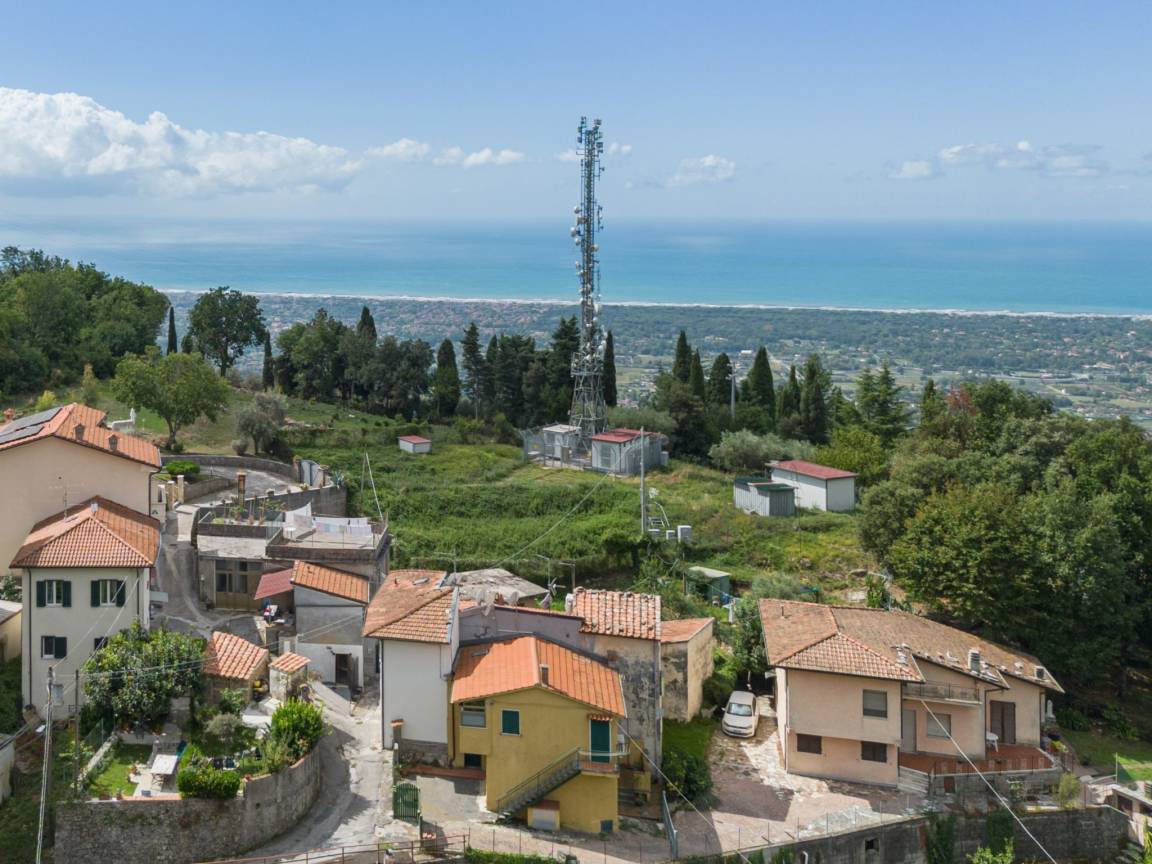 55 M² House ∙ 2 Bedrooms ∙ 4 Guests - Pietrasanta