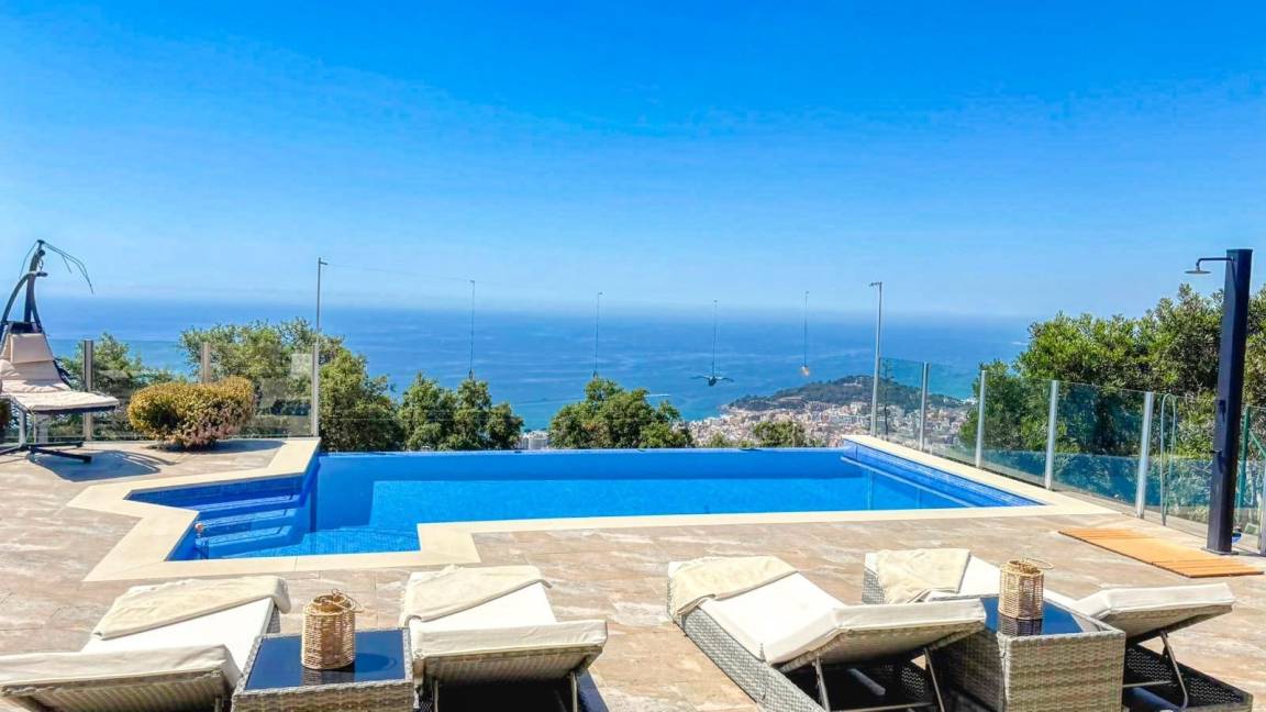 200 M² Villa ∙ 3 Makuuhuonetta ∙ 8 Vierasta - Lloret de Mar
