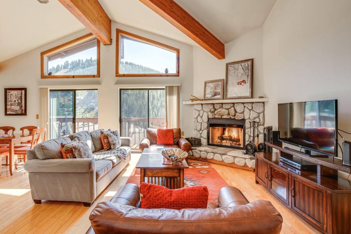 102 M² Apartment ∙ 2 Bedrooms ∙ 5 Guests - North Lake Tahoe, CA