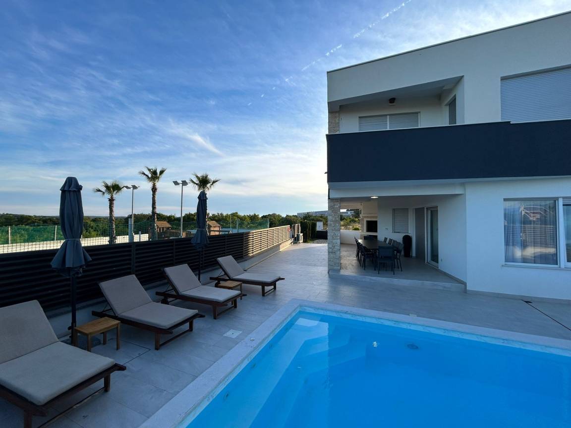 350 M² Villa ∙ 6 Bedrooms ∙ 12 Guests - Zadar