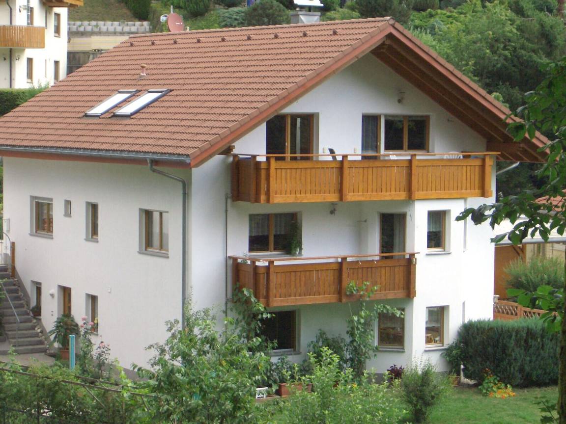 70 M² Ferienwohnung ∙ 1 Schlafzimmer ∙ 2 Gäste - Schopfheim