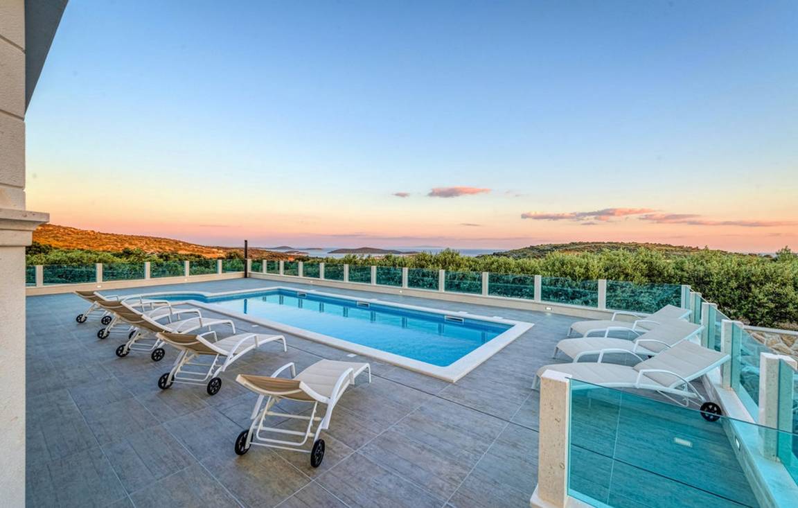 280 M² Villa ∙ 4 Slaapkamers ∙ 8 Gasten - Primošten