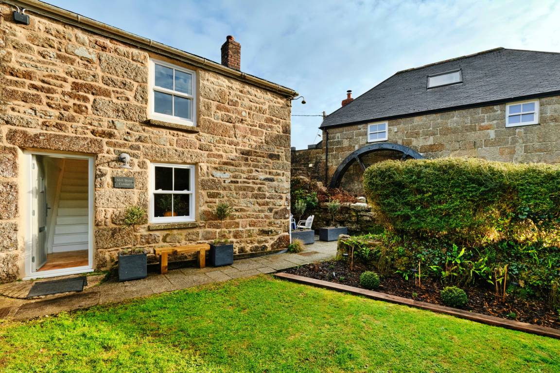 90 M² Cottage ∙ 2 Bedrooms ∙ 3 Guests - Penzance