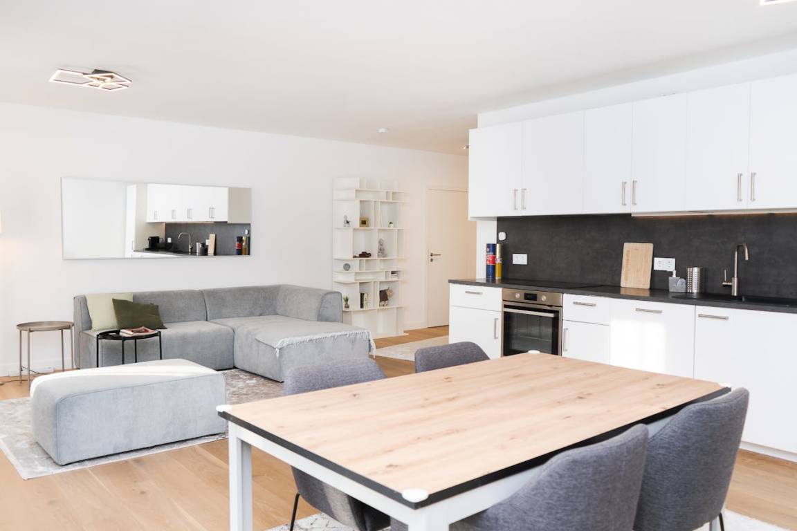 85 M² Ferienwohnung ∙ 2 Schlafzimmer ∙ 1 Gast - München
