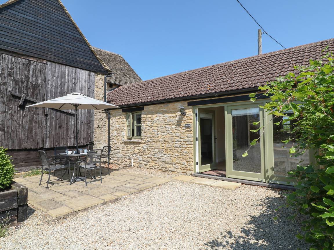 Cottage ∙ 2 Bedrooms ∙ 4 Guests - Witney