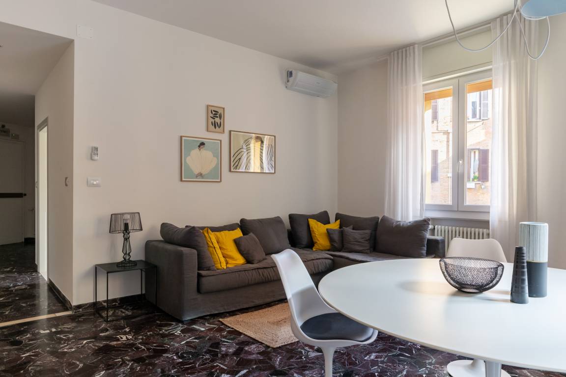 110 M² Apartamento ∙ 2 Habitaciones ∙ 6 Huéspedes - Bologna