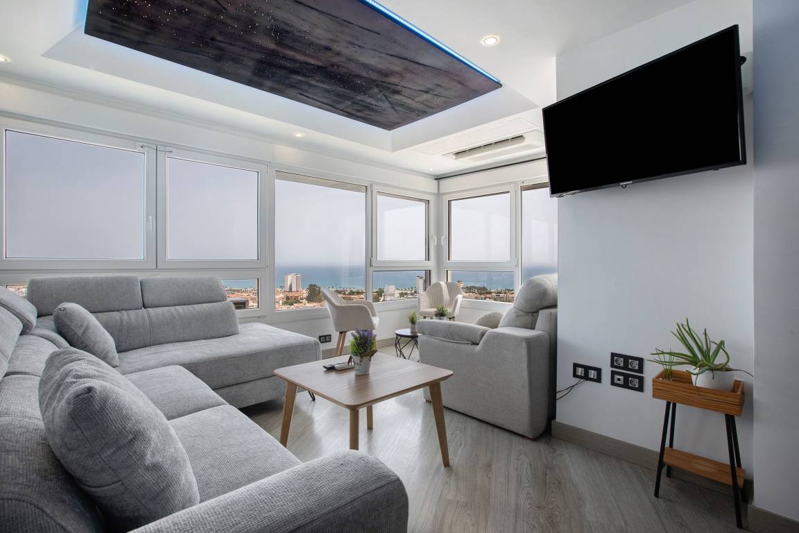 75 M² Apartamento ∙ 2 Habitaciones ∙ 6 Huéspedes - Torremolinos