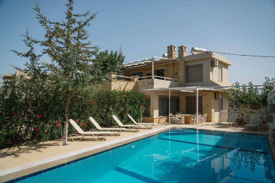 250 M² House ∙ 3 Bedrooms ∙ 6 Guests - Pitsidia