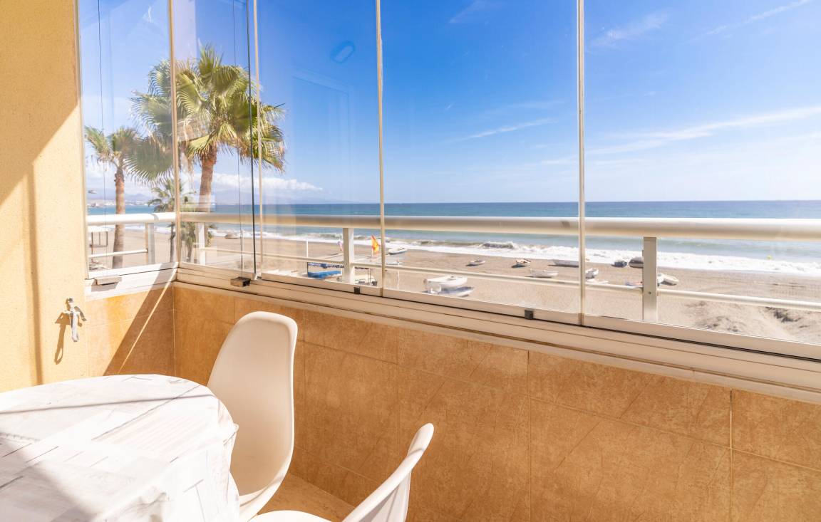 89 M² Apartamento ∙ 2 Habitaciones ∙ 6 Huéspedes - Casares