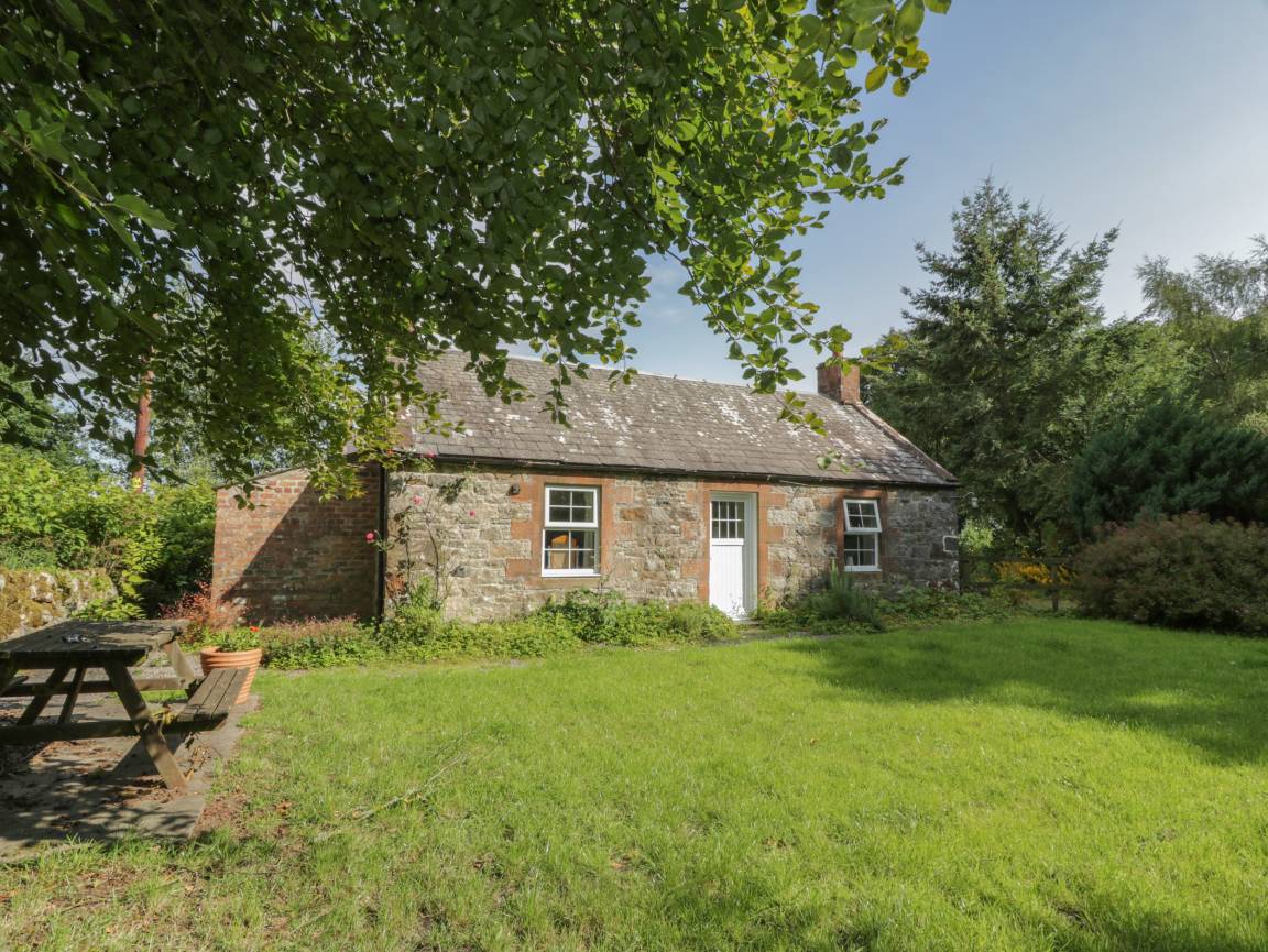 Cottage ∙ 2 Bedrooms ∙ 4 Guests - Caerlaverock Castle