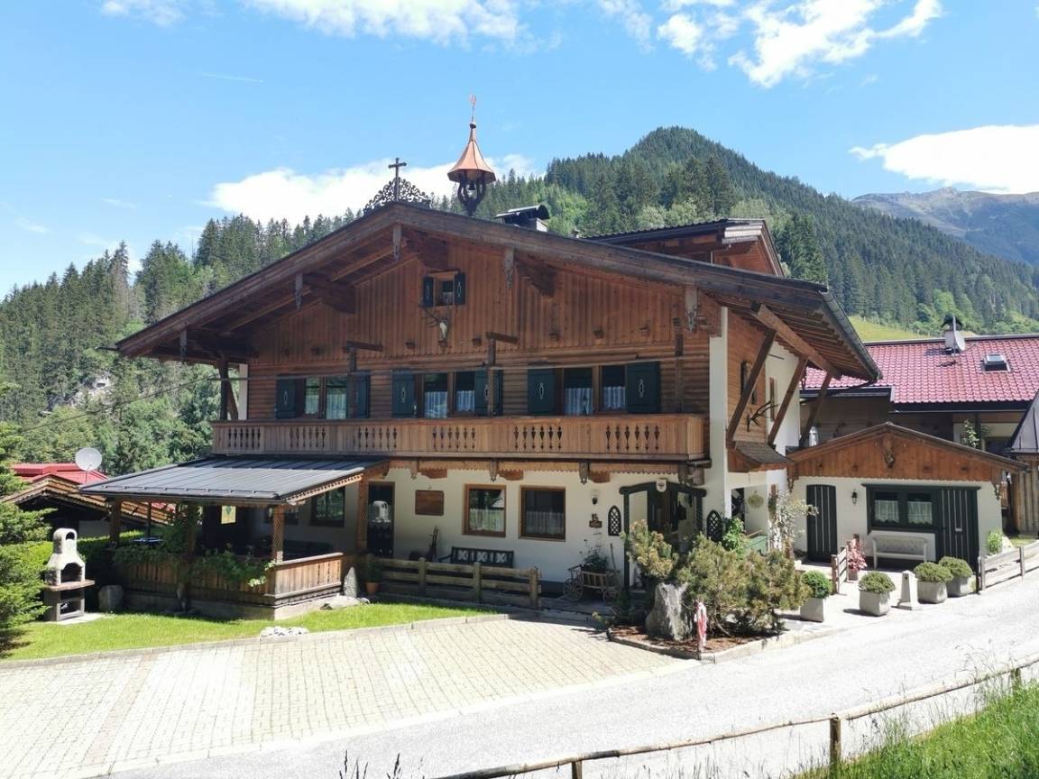 300 M² Ferienhaus ∙ 8 Schlafzimmer ∙ 16 Gäste - Mayrhofen