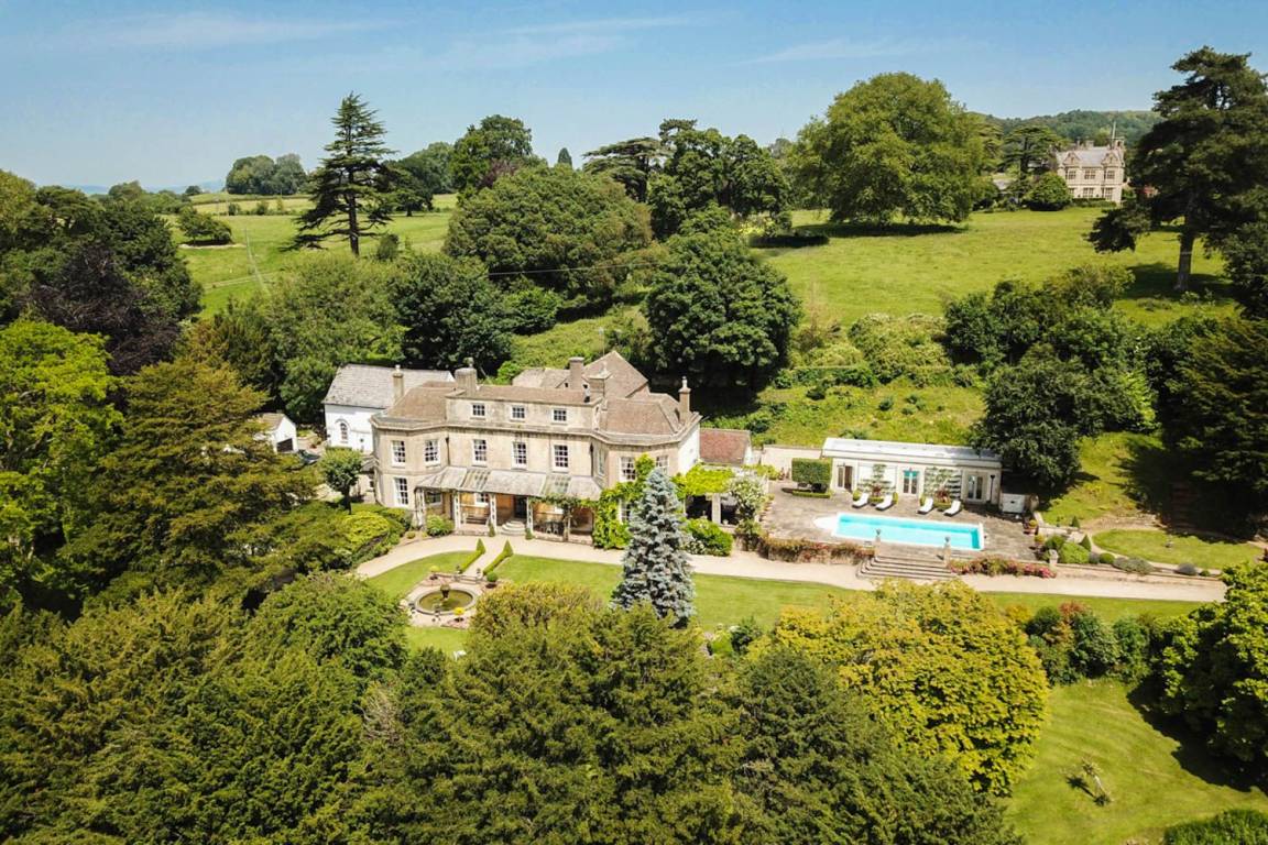 Villa ∙ 9 Bedrooms ∙ 26 Guests - Berkeley Castle