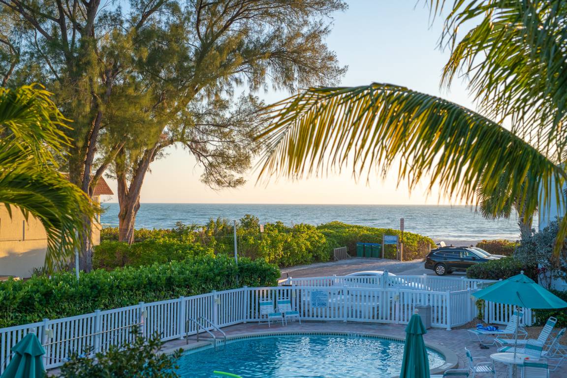 House ∙ 2 Bedrooms ∙ 6 Guests - Holmes Beach, FL