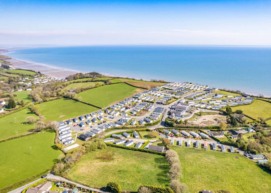 Caravan ∙ 2 Bedrooms ∙ 4 Guests - Tenby