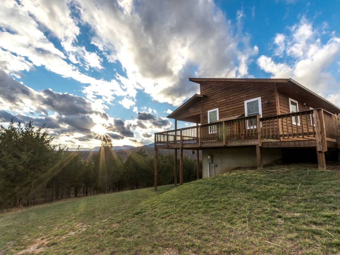 House ∙ 1 Bedroom ∙ 4 Guests - Luray, VA