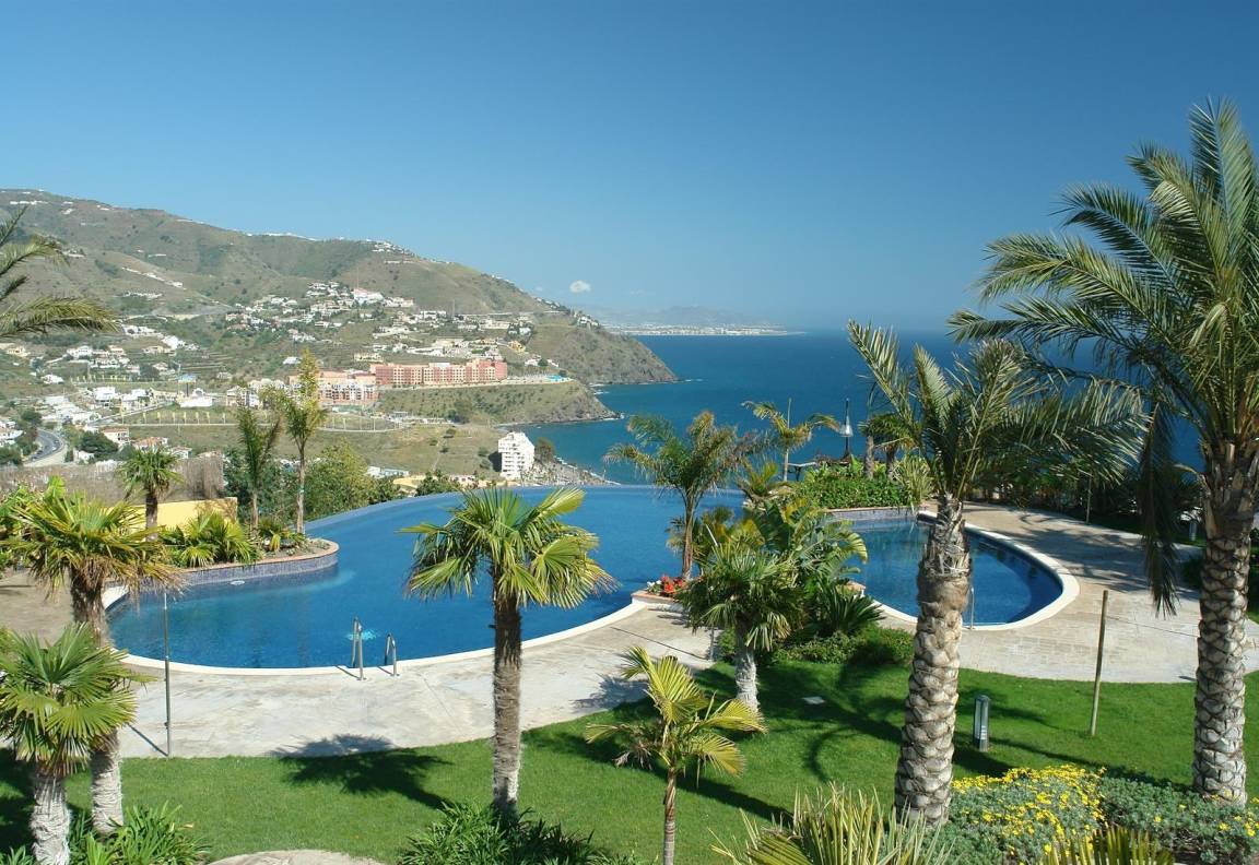 125 M² Villa ∙ 4 Bedrooms ∙ 8 Guests - Costa Tropical