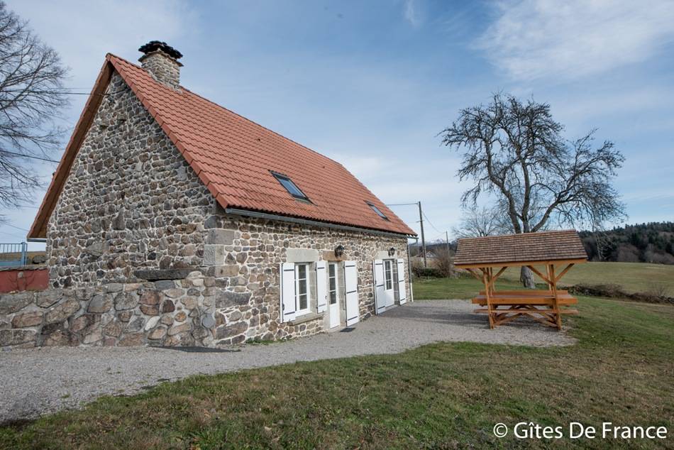 105 M² Gîte ∙ 3 Chambres ∙ 6 Personnes - Auvergne