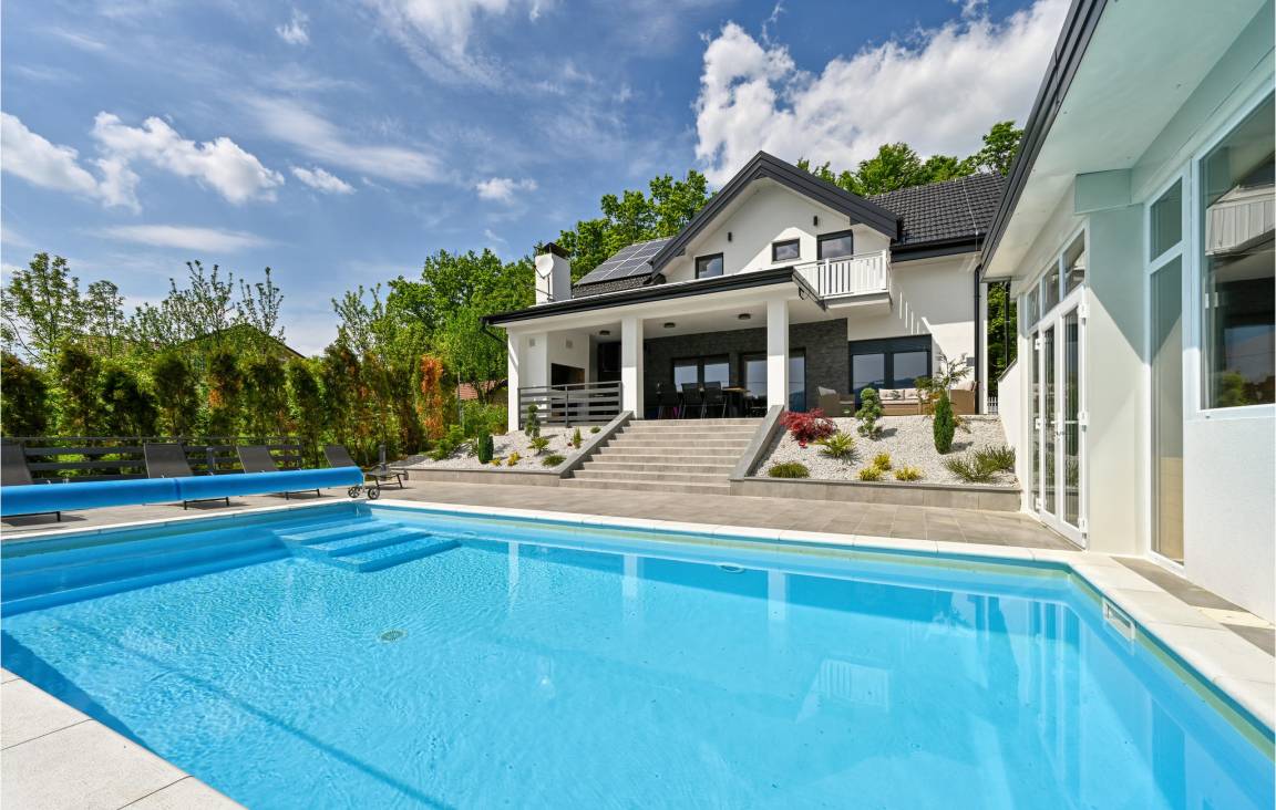 180 M² House ∙ 5 Bedrooms ∙ 12 Guests - Zabok